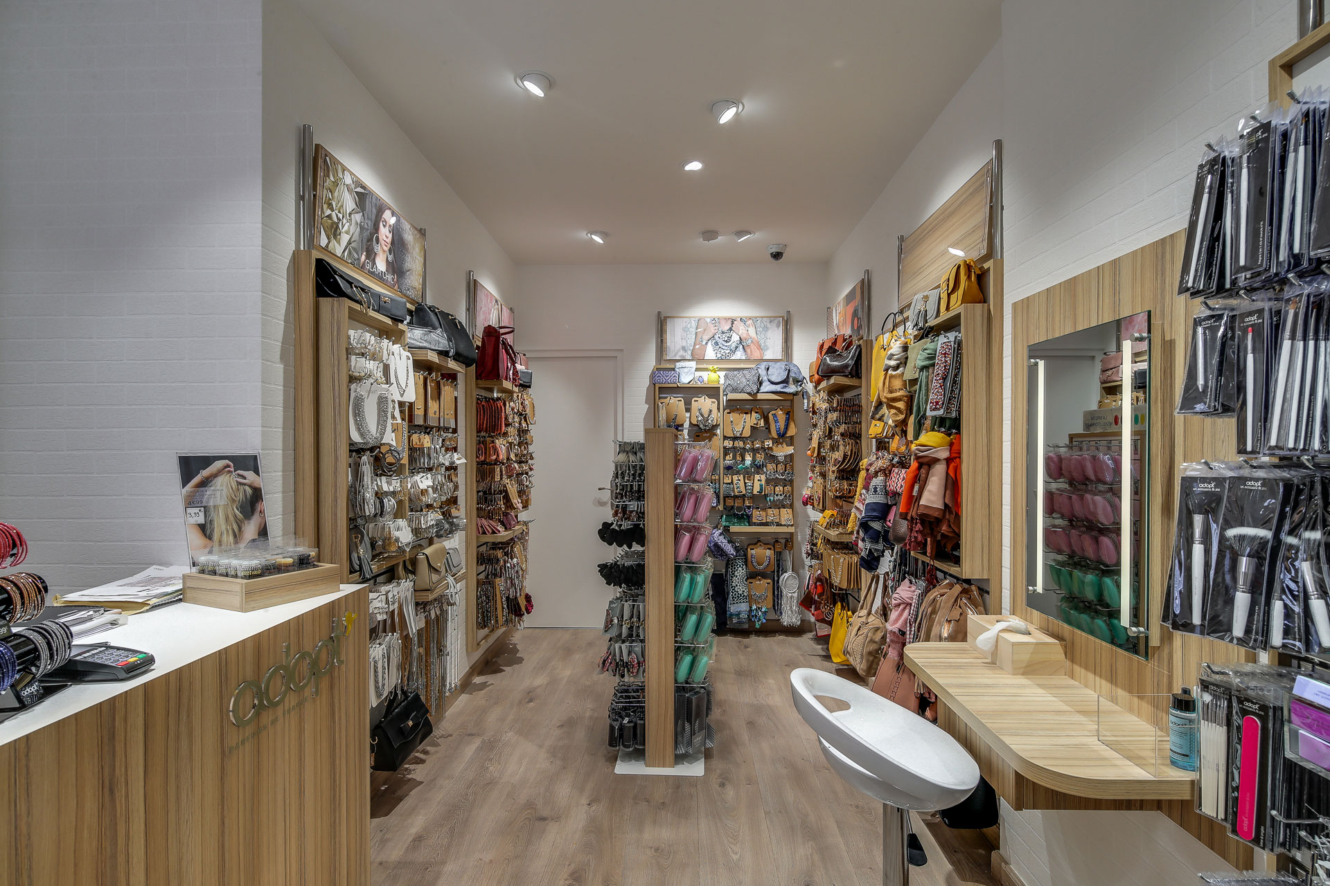 Travaux d'aménagement pour les magasins de parfum Adopt