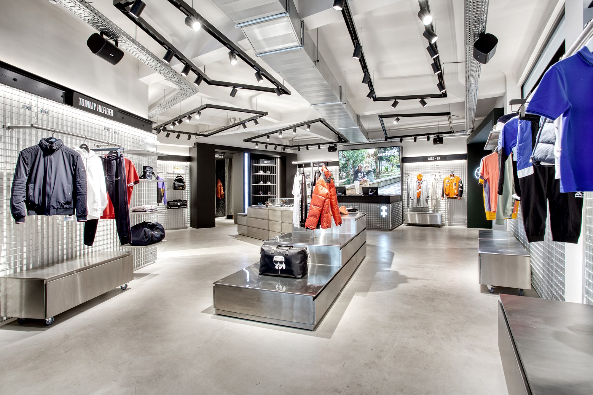 Concept store Haut District, Bd. Barbès à Paris